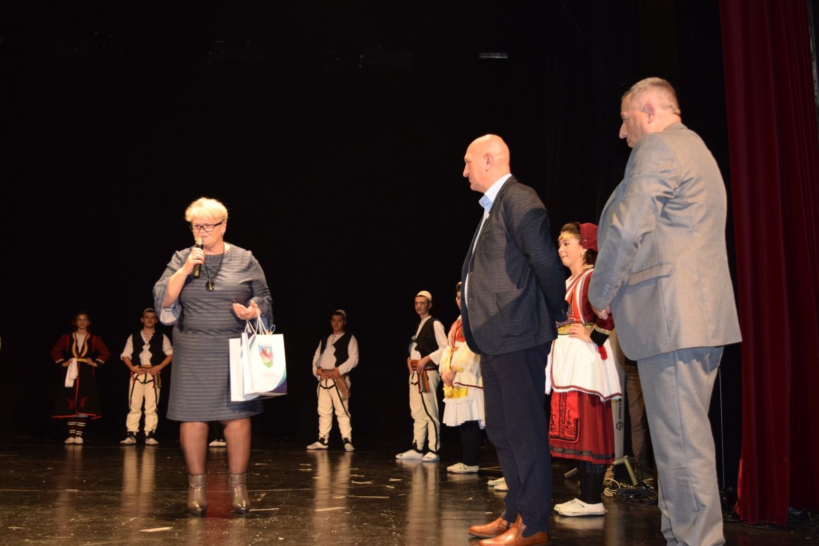 ALBANSKI PJEVAČI I PLESAČI ODUŠEVILI PUBLIKU NA DANIMA ALBANSKE KULTURE ...